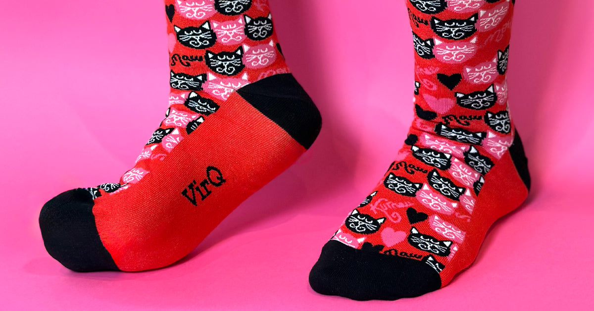 VirQ nilkkasukat: Värikästä mukavuutta asuusi kissojen kera